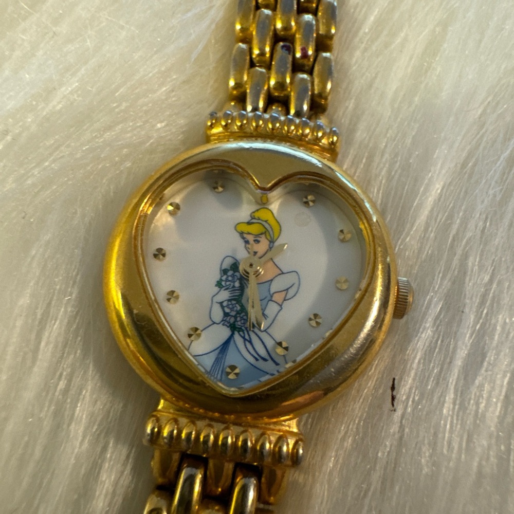 Vintage Cinderella Disney Heart Shaped Gold Tone Watch - Gem